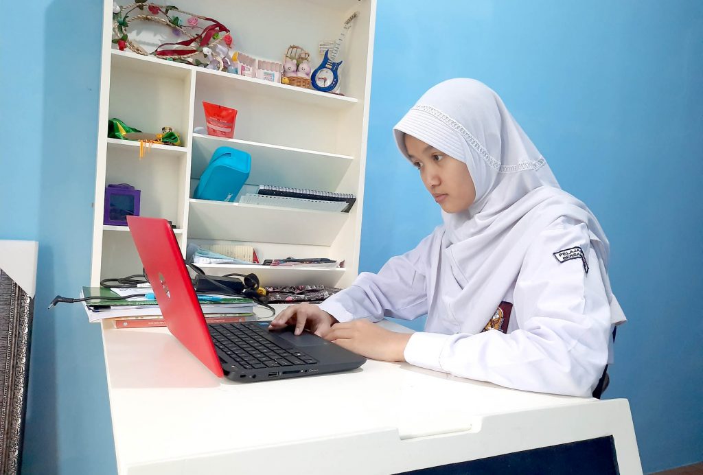 Hana Nasyifa – X MIPA 1 – Azza Luthfia