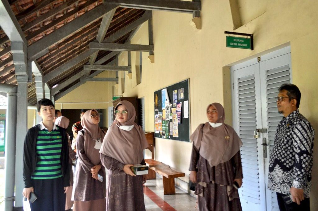 SMA NEGERI 3 YOGYAKARTA BERBAGI PENGALAMAN DALAM KUNJUNGAN STUDI ...